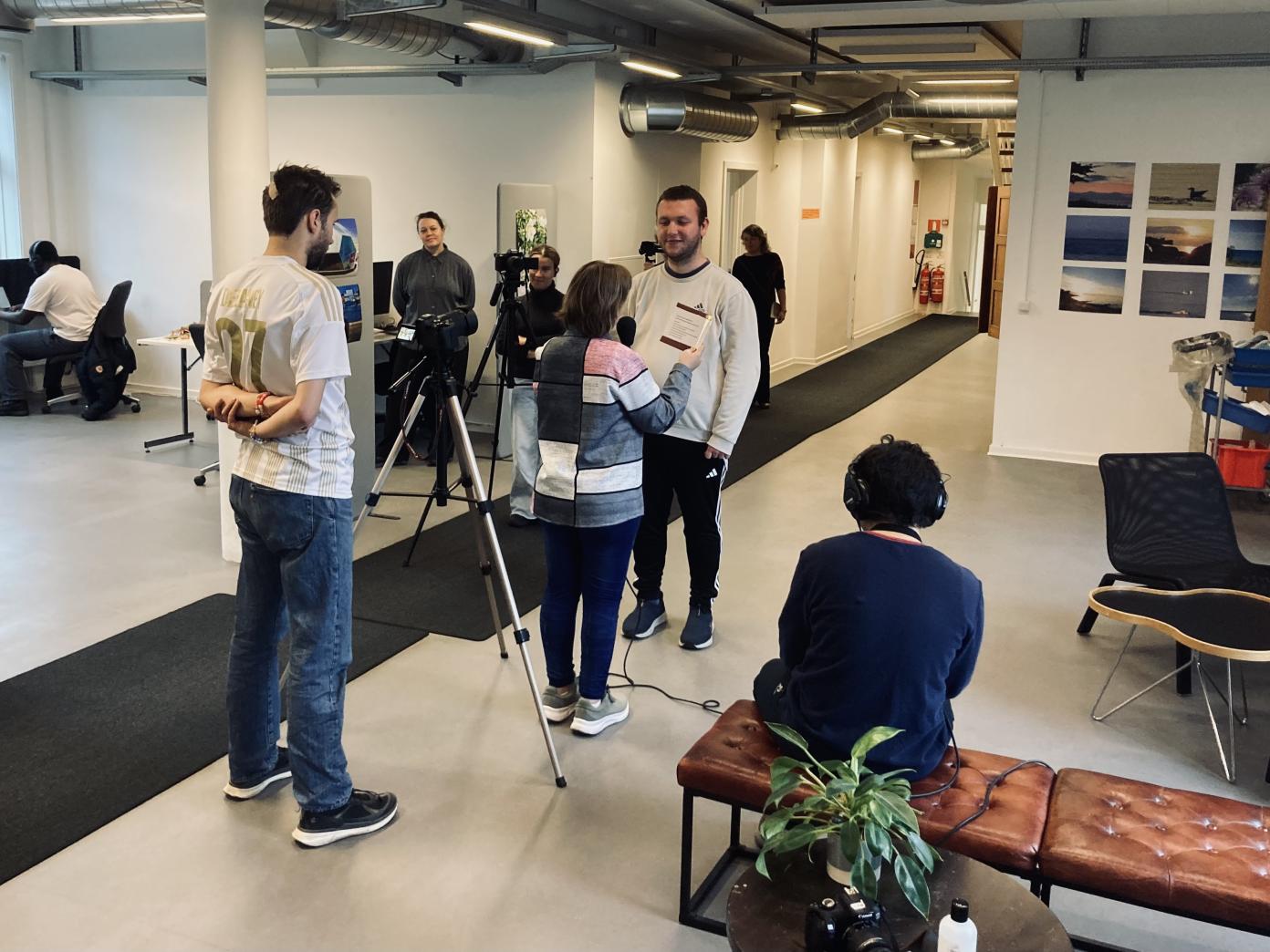 Skarpe reportere på jagt efter svar | Juno - et mediehus